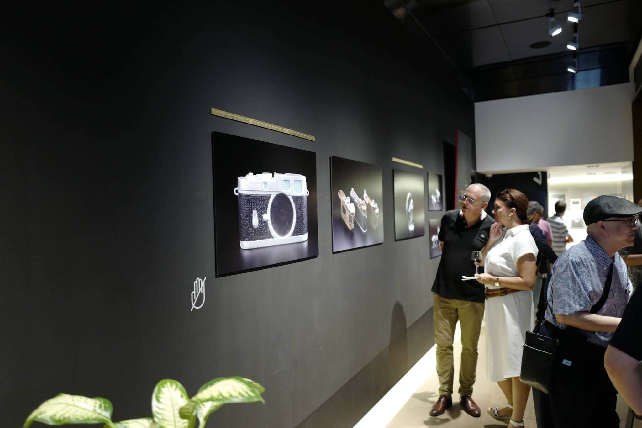 Black Paint Leica Camera Exhibition | My Art Guides