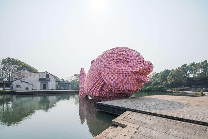 florentijn-hofman-a-floating-fish-in-wuzhen-china-my-art-guides